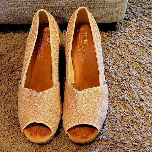 Toms | Shoes | Toms Cream And Tan Peep Toe Wedges With Cork Heel Size ...